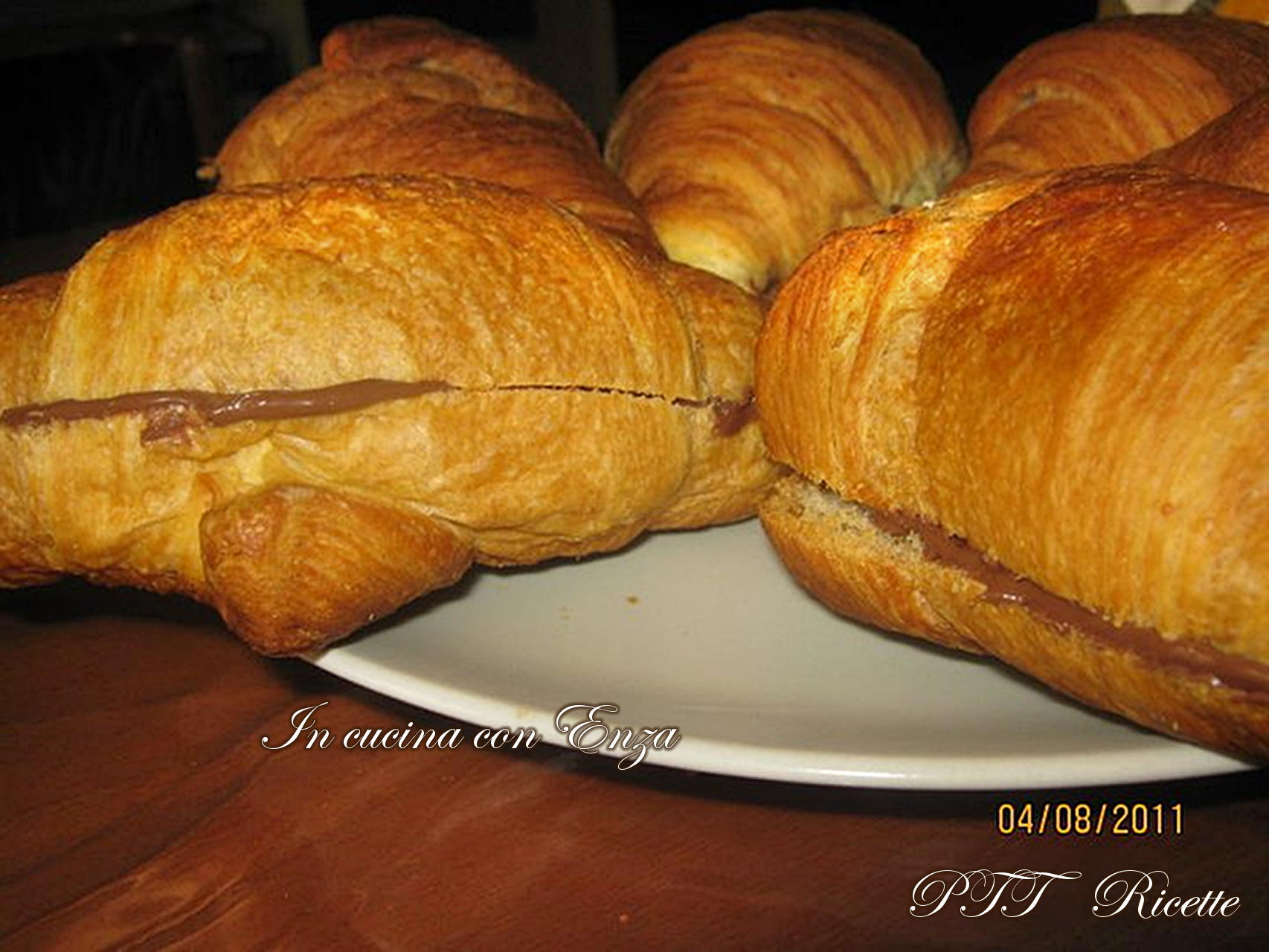 Cornetti ripieni nutella | Cornetti ripieni ricetta - PTT Ricette