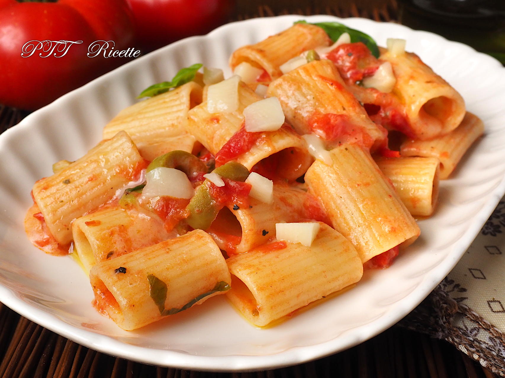 Pasta con sugo veloce e pecorino filante - PTT Ricette